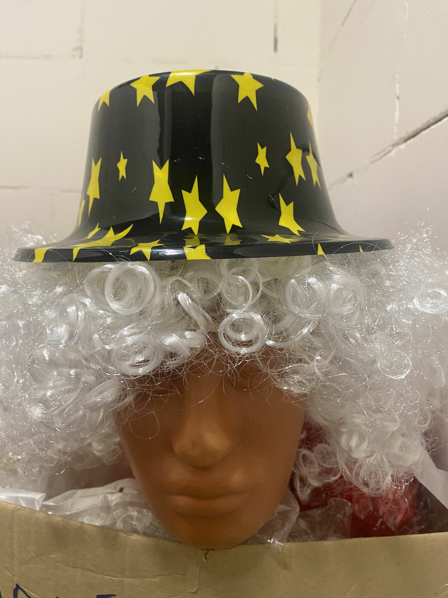 Карнавальные шляпы пластиковые в ассортименте р-р 56-58 50 шт.