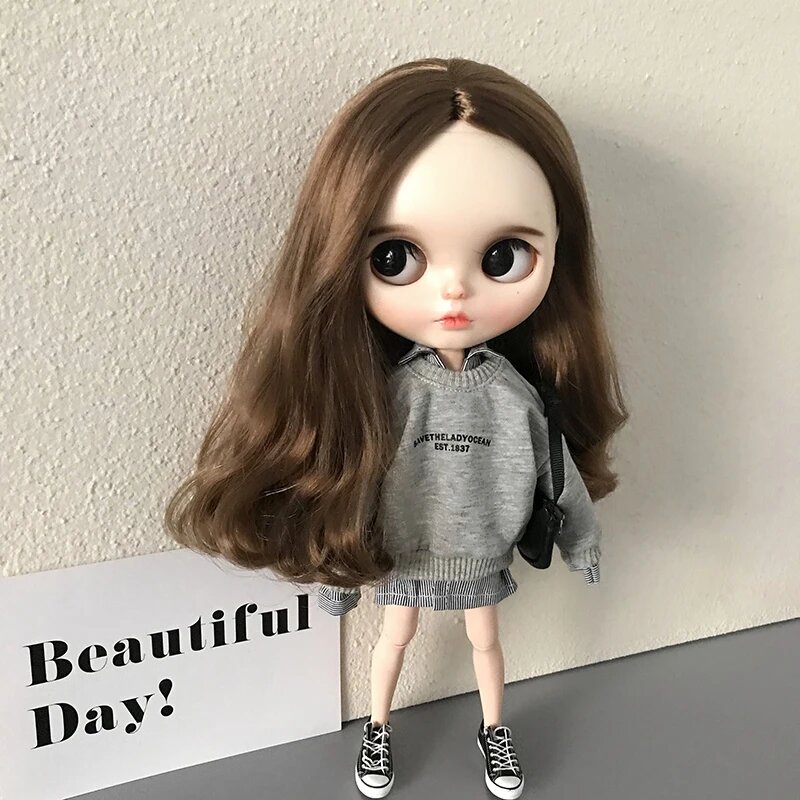 Кукла Blythe в сером худи
