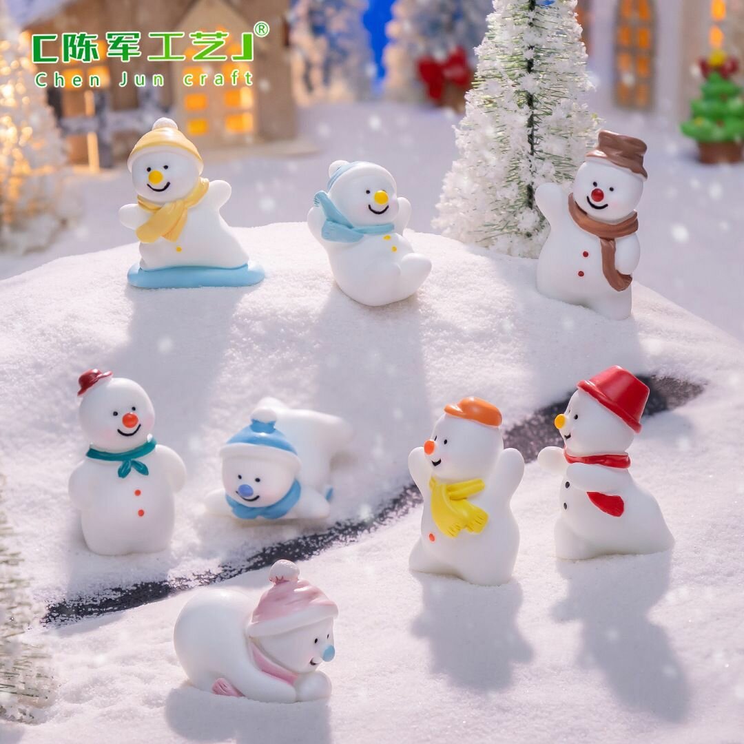 Набор рождественских игрушек снеговиков под елку – 8 фигурок в праздничных костюмах для украшения дома