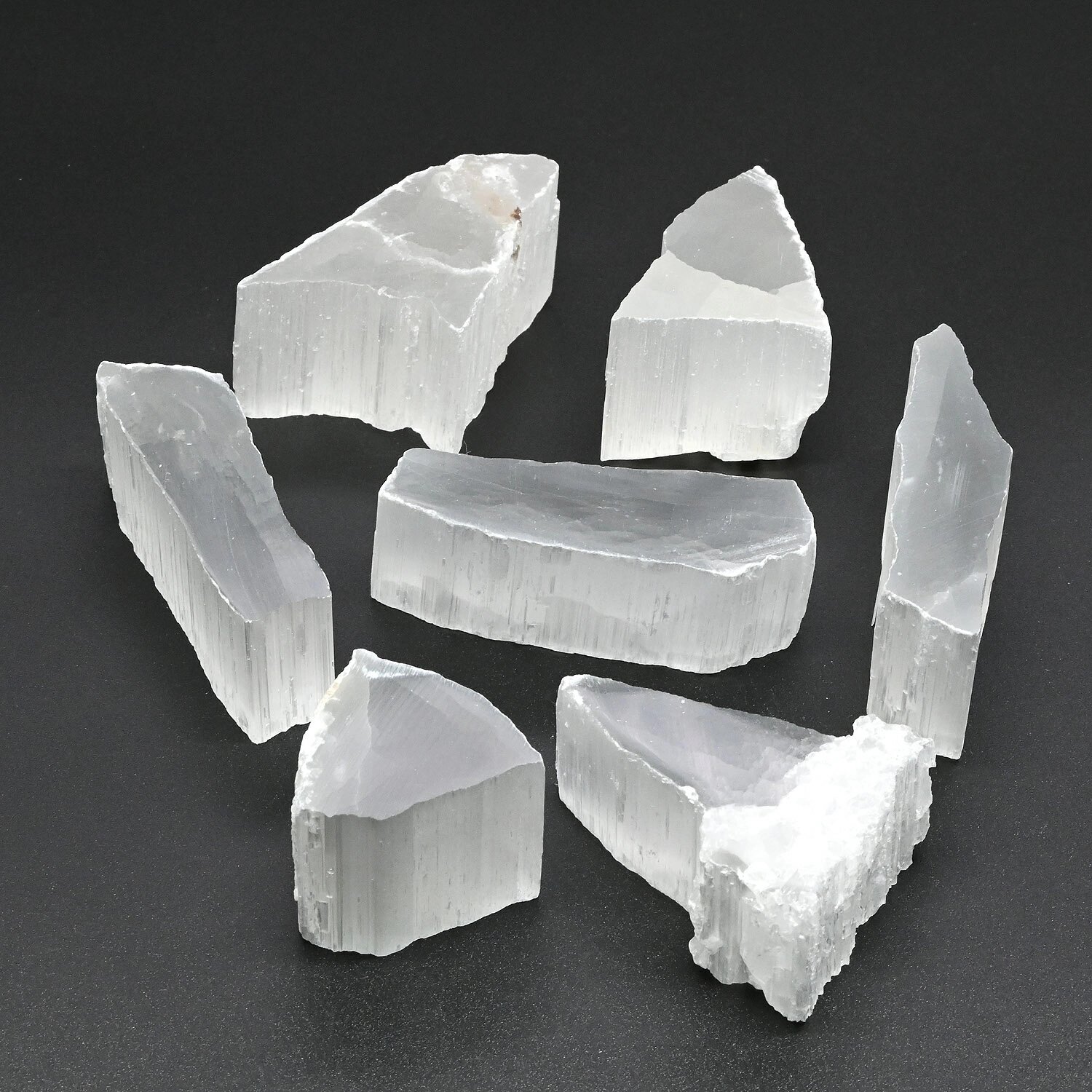 Минерал селенит полированный 45*30*20мм, 30-39г .