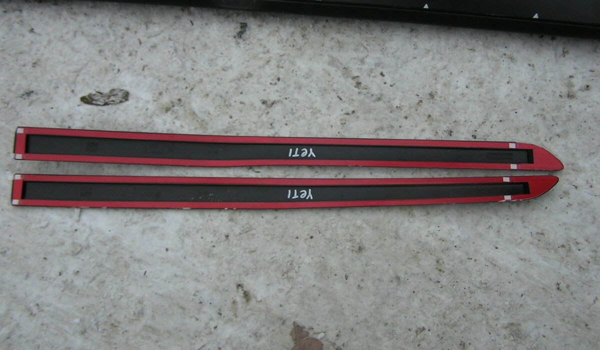 Молдинг двери передней правой Yeti Skoda 5L0853516