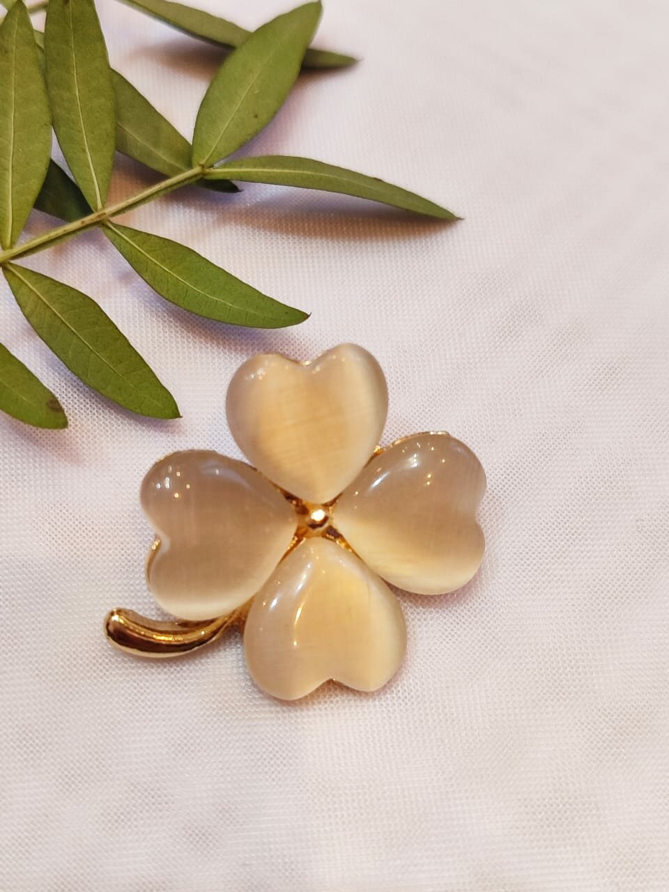 Брошь, искусственный камень