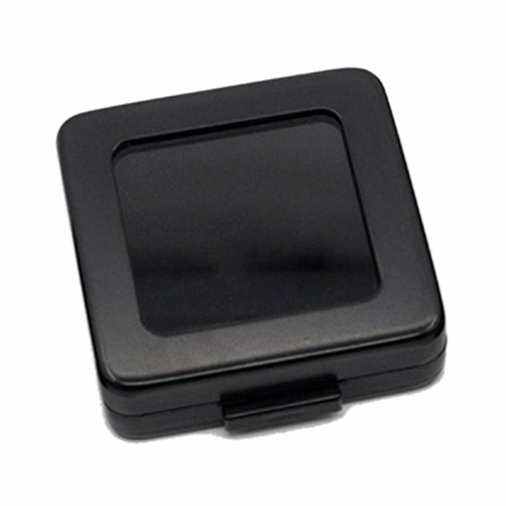 Серебристо-черный футляр для драгоценных камней с подвеской из пенопластовых бусин в квадратной металлической коробке-витрине