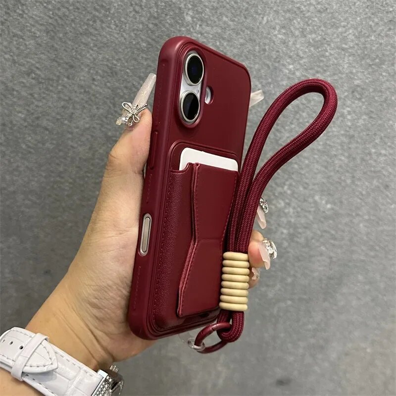Бордовый чехол для iPhone 16 Plus с карманом и шнурком