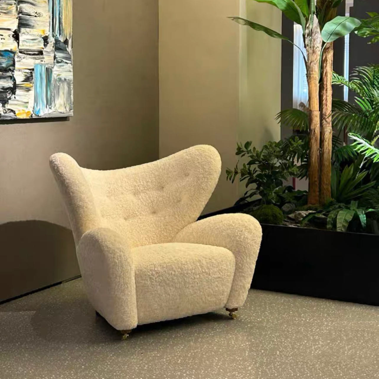 Мягкое интерьерное кресло на колесиках Alzano (искусственная шерсть)