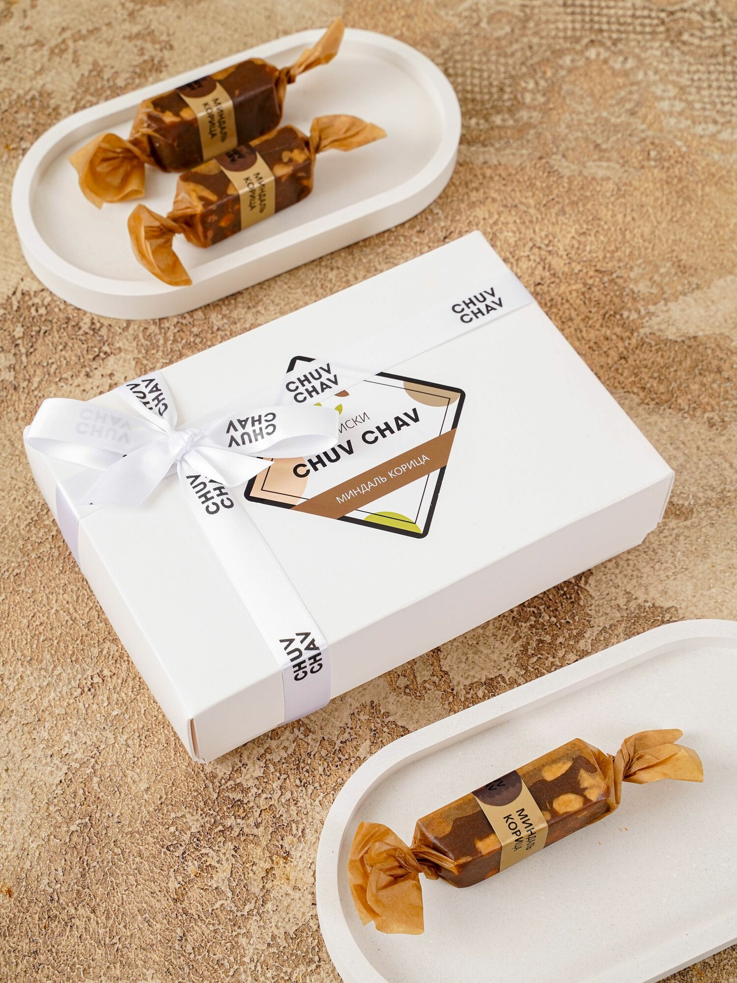 Ириски Чув-Чав миндаль корица, подарочный набор из 16 конфет