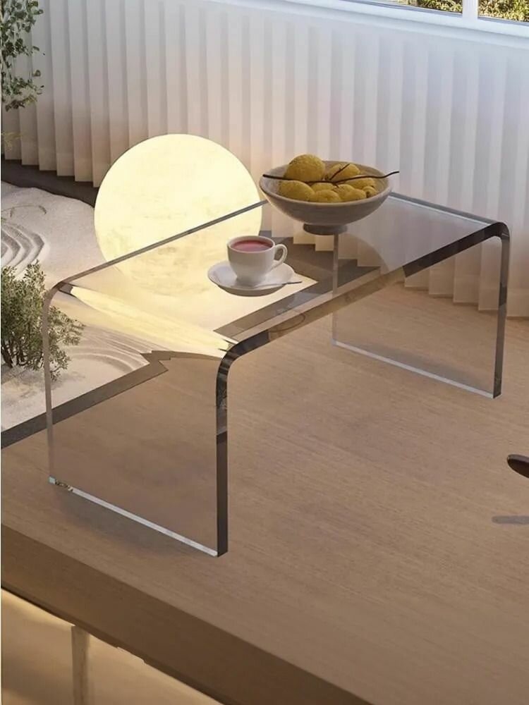 Боковой стол с габаритами 30 на 60 на 30 см