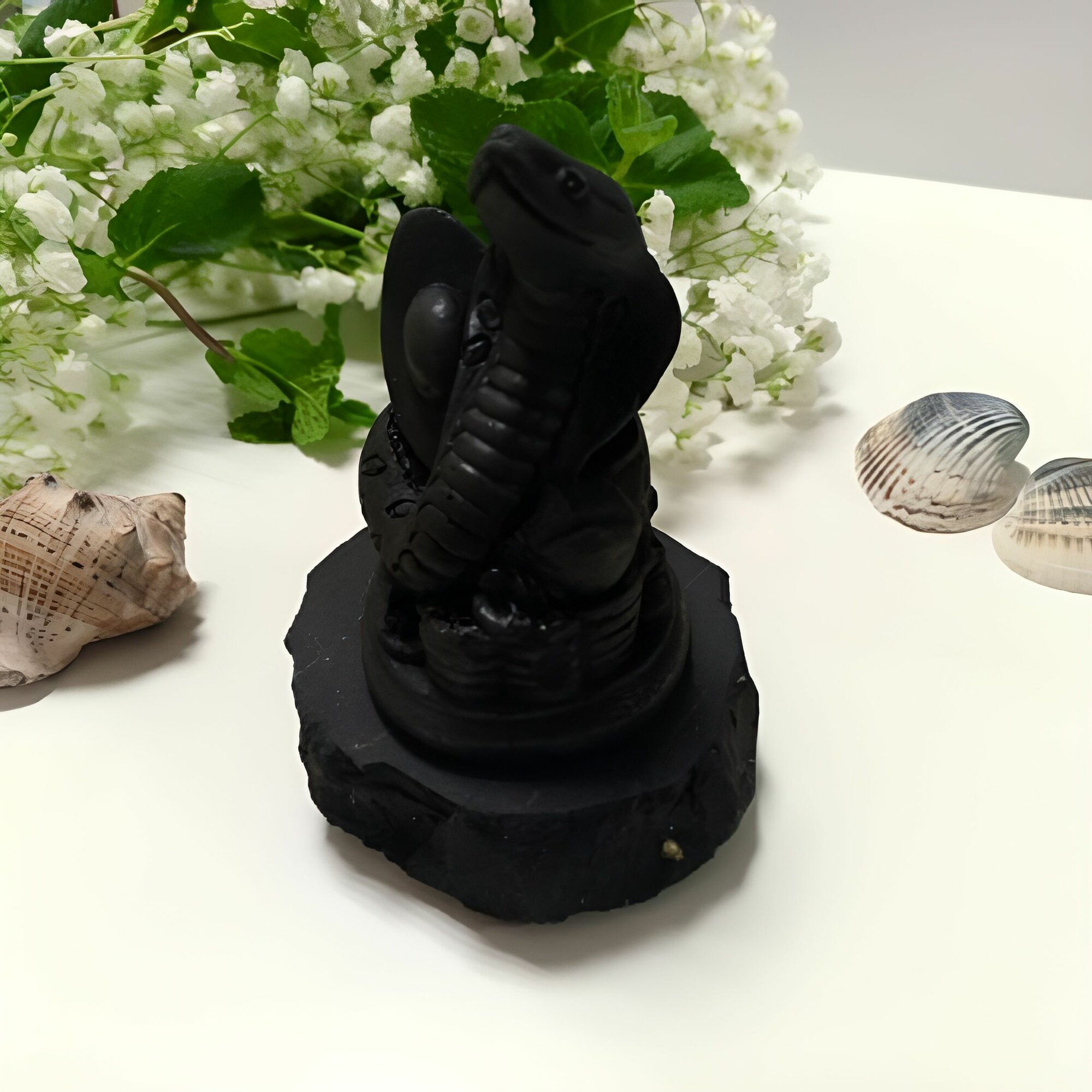 Статуэтка ростовая "Змея с Денежной Жабой" из натурального шунгита