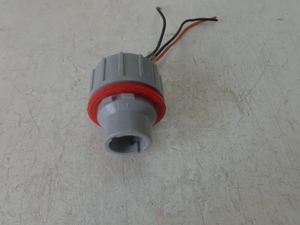 Разъем-соединитель жгутовой (патрон с проводами для 2-х контактной лампы на задний фонарь, стоп-сигнал) (081)