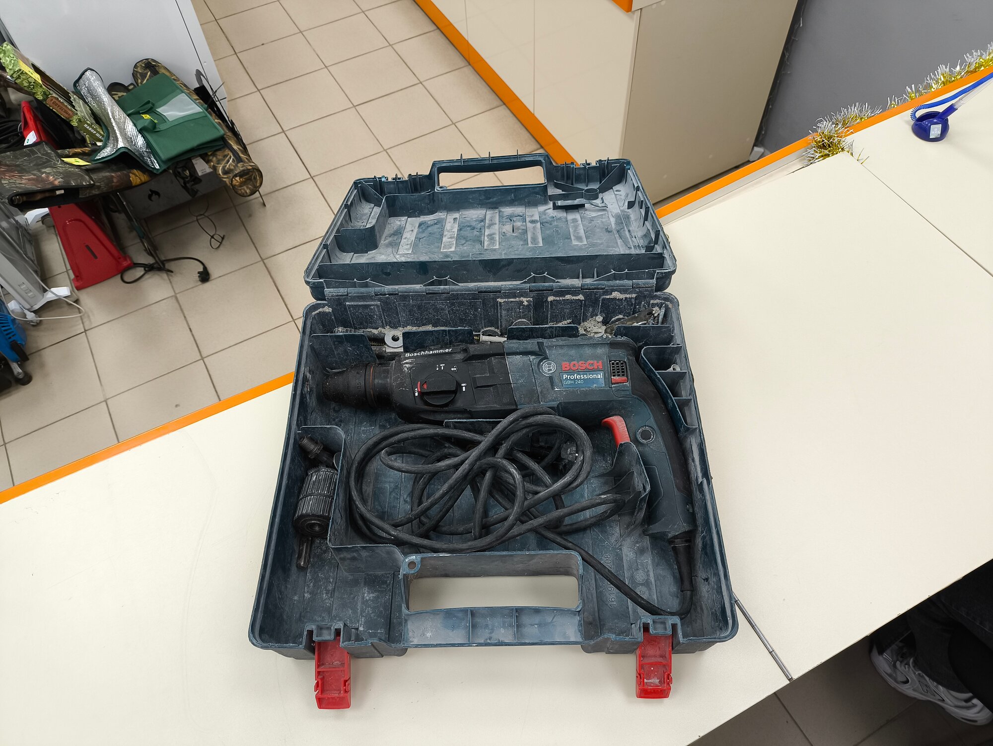 Перфоратор Bosch GHB 240 Professional , SDS-Plus, 790Вт, кейс , Б\У уценка