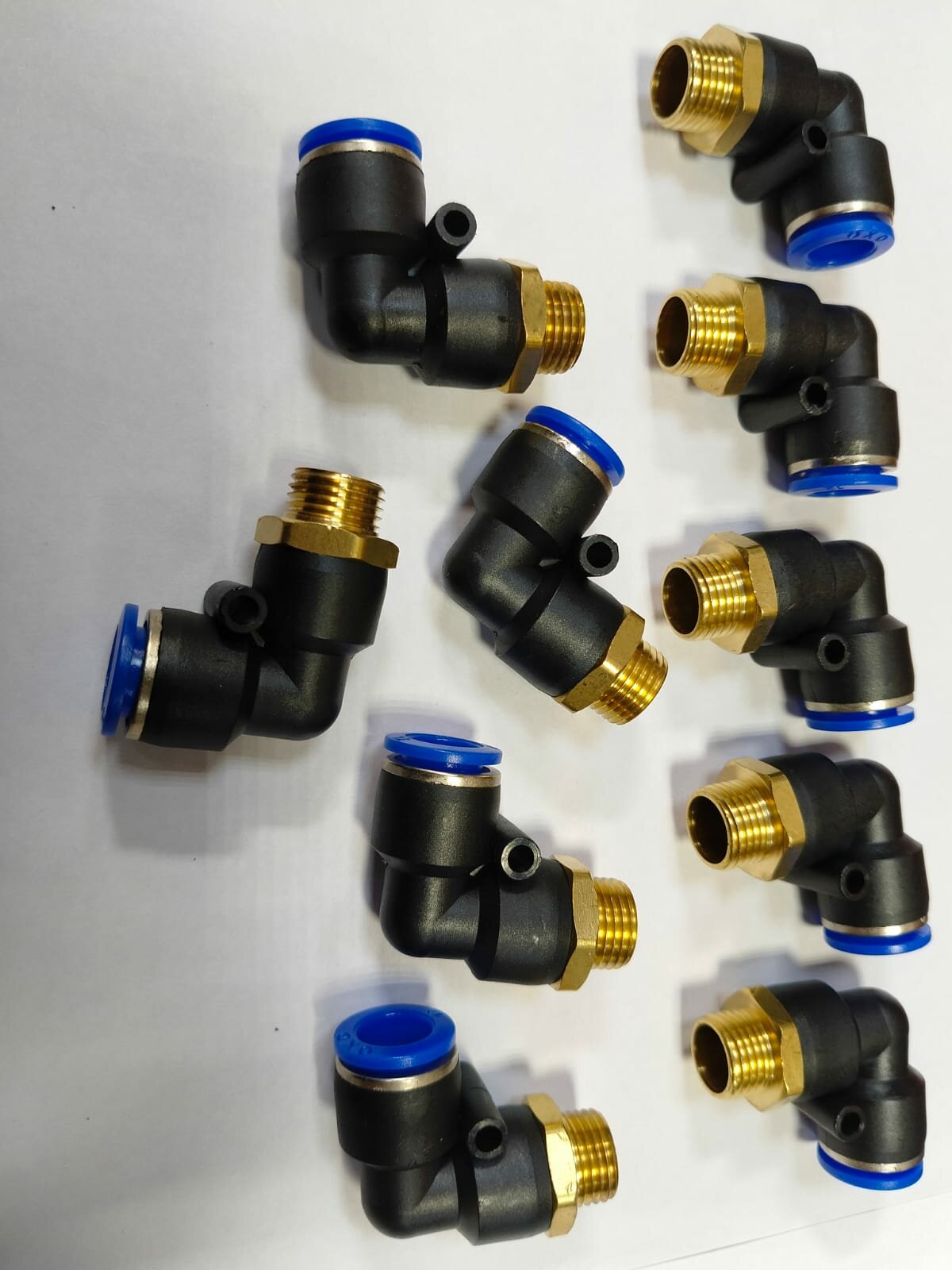 Фитинг L-образный с наружней резьбой М12х1,25 d- 8мм 10ШТ