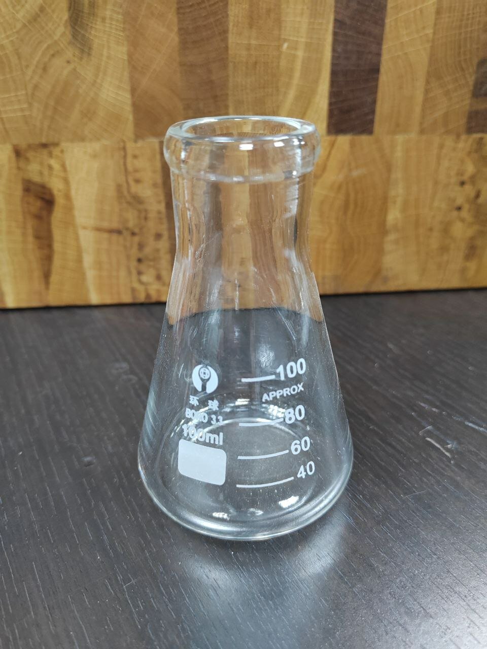 Мерная колба, коническая, стеклянная, объем 100 мл, 1 штука.