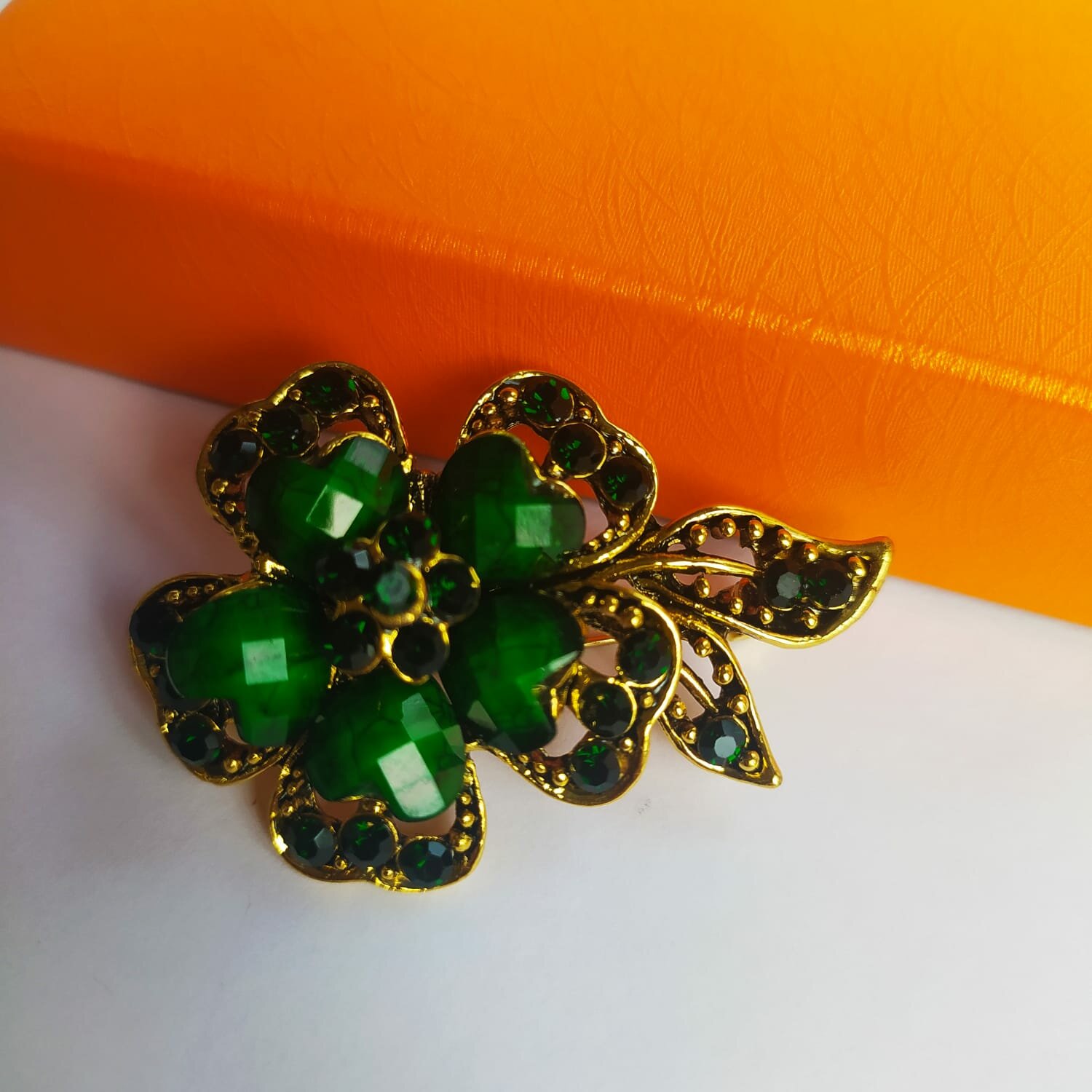 Брошь, искусственный камень, стразы