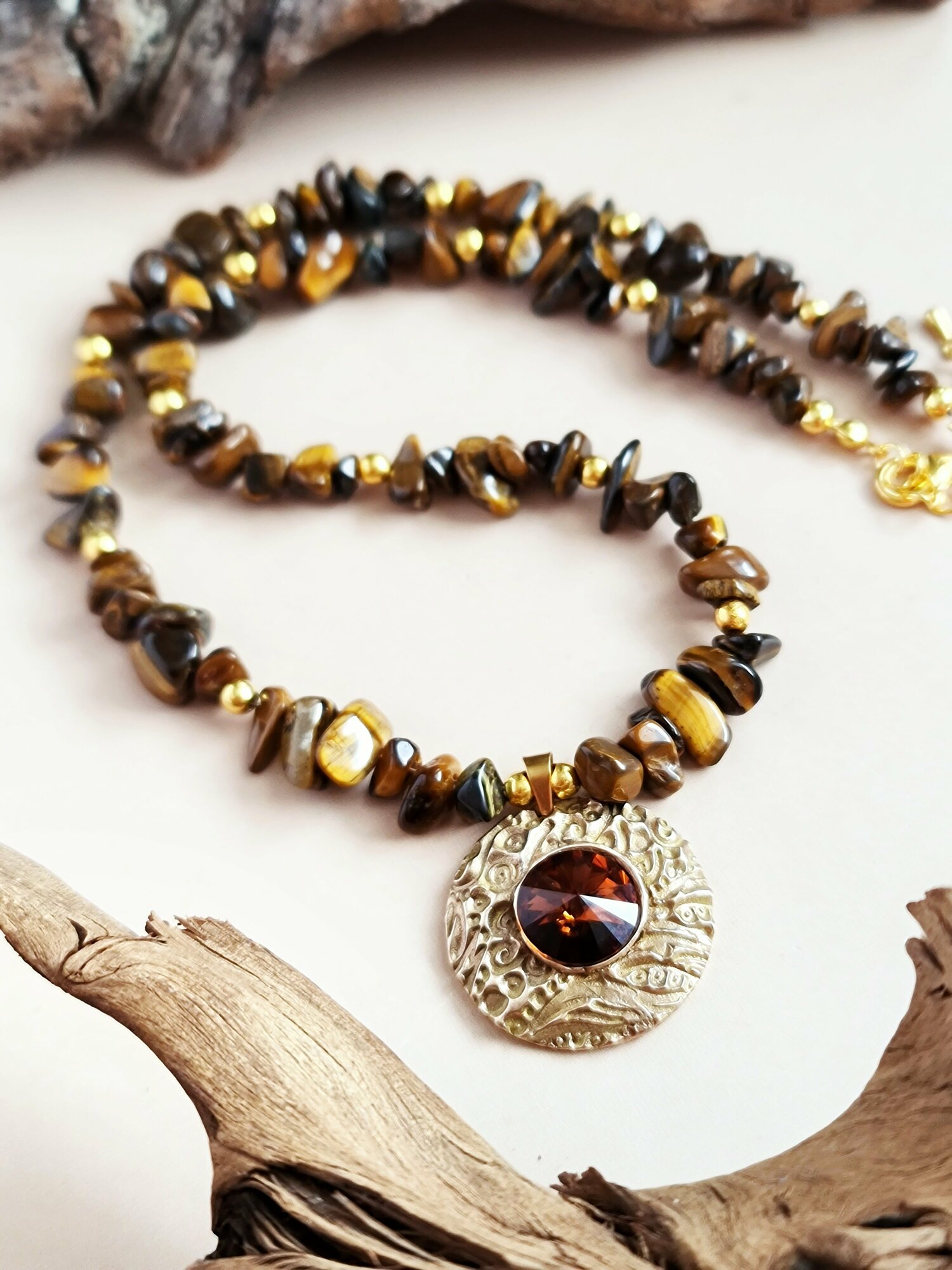 Чокер, кристаллы Swarovski, тигровый глаз