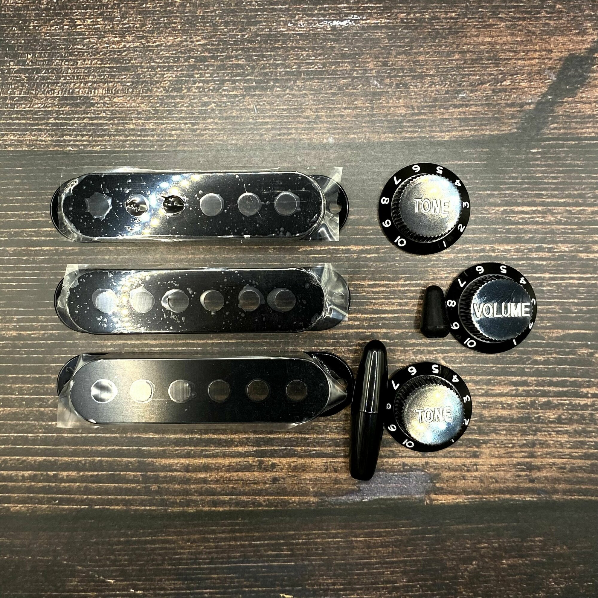 Набор пластиковых деталей для электро гитары Stratocaster, черный