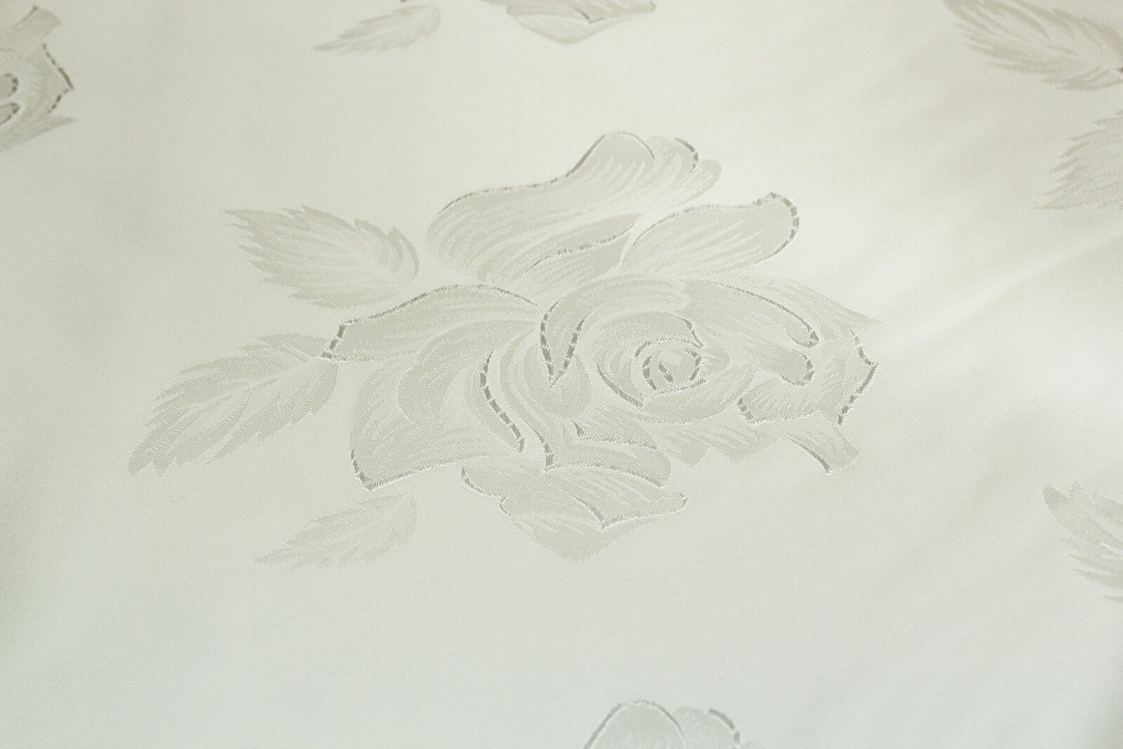 Ткань Жаккард на атласе молочно-белый, ш136см, 0,5 м