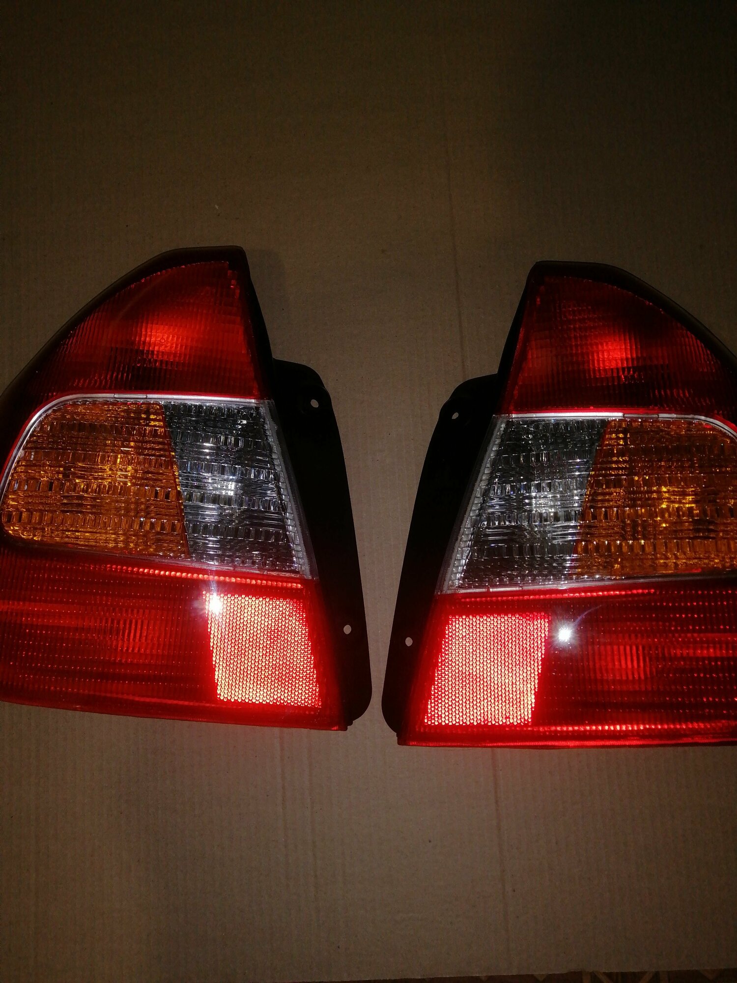 Задние фонари Хендай Акцент HYUNDAI ACCENT Тагаз задний стоп левый правый комплект