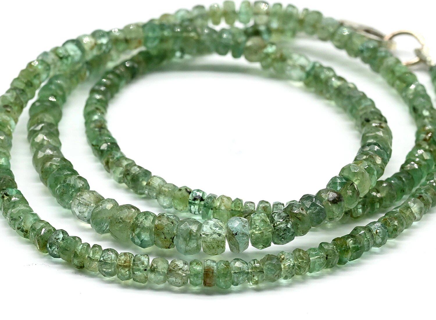 Бусы, корунд