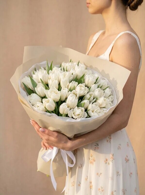 Букет из белых тюльпанов — Белоснежный монобукет цветов из белых тюльпанов, 51 шт