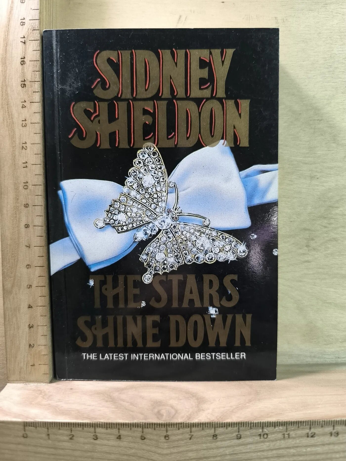The Stars Shine Down (Звезды сияют с небес) (на английском языке)