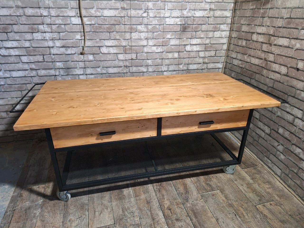 Стол флориста от "EasyLOFT" в стиле лофт, на колёсах, с ящиками, массив дуба, 200х100х80 см.