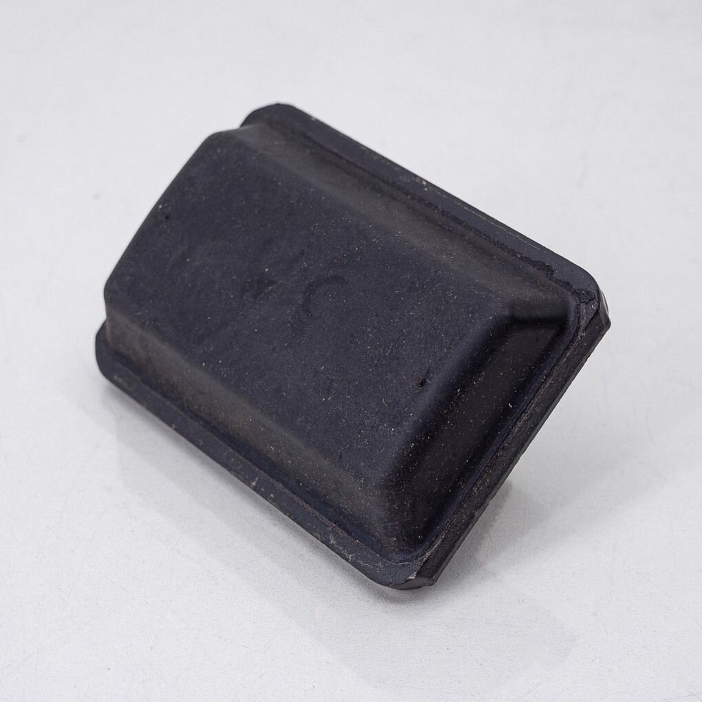 Отбойник подрессорника TOYOTA DYNA, (на 2 болта), оригинал