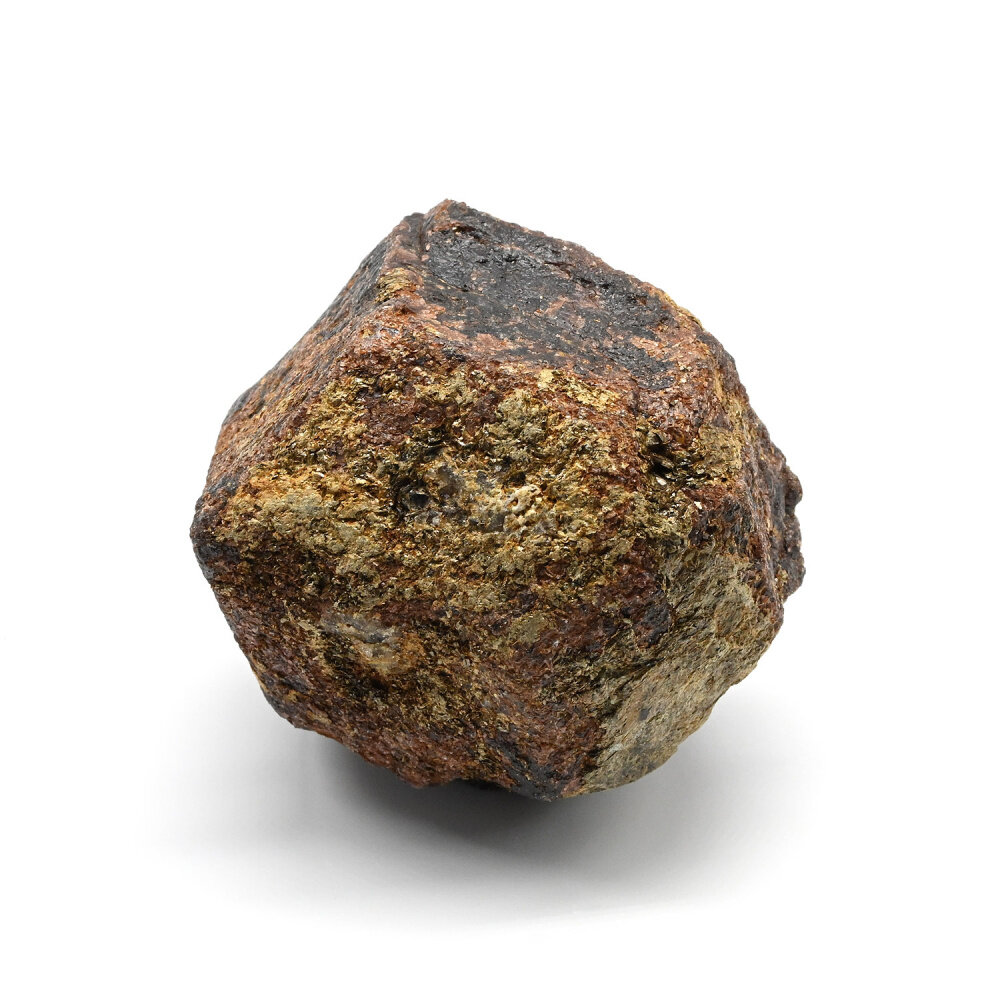 Камень гранат "Альмандин" необработанный 57*49*46мм, 273г .