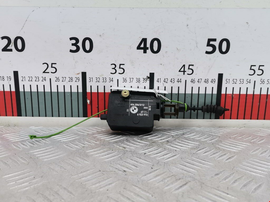 Сервопривод (электропривод моторчик привода) лючка бензобака BMW 7-Series (E65/E66) 67116987638 арт. 2029949