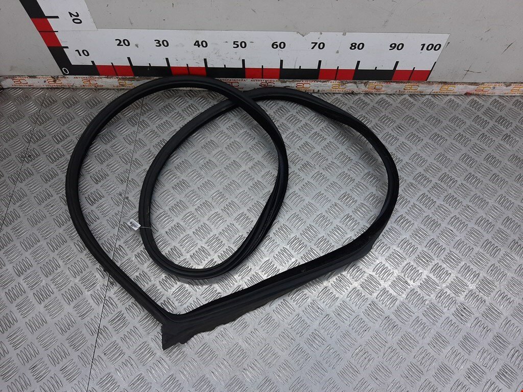 Уплотнитель двери BMW 5-Series GT (F07) 51767226396 арт. 653390