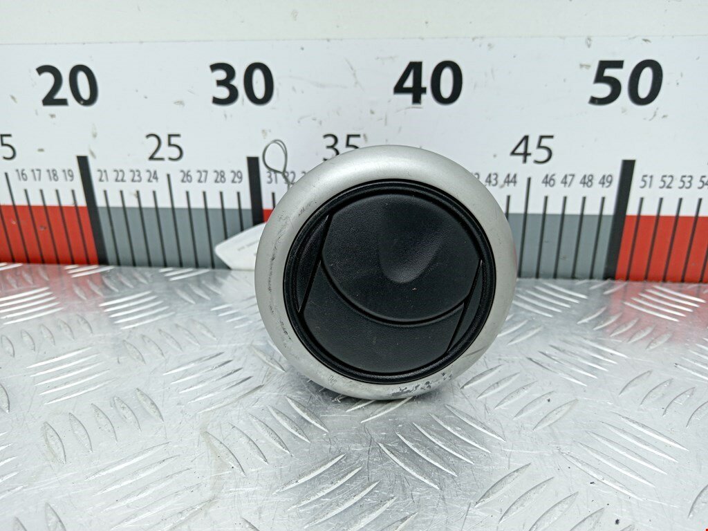 Дефлектор обдува салона Nissan Note (E11) 68761BH00A арт. 1760987