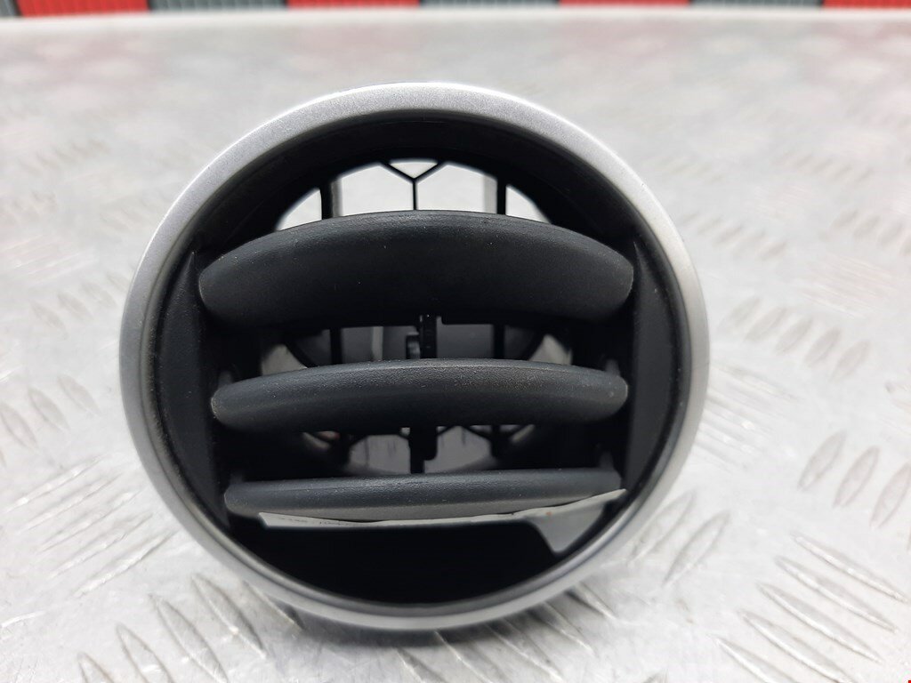 Дефлектор обдува салона Mazda 6 GG GP9E64930 арт. 2106785