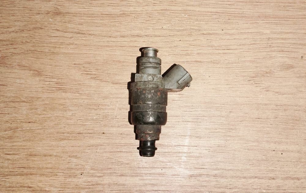 06A906031BT Форсунка топливная BSE BSF 1,6