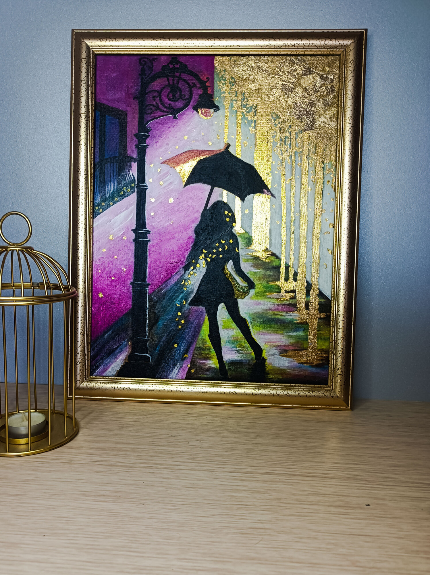 Картина "Девушка с зонтом" акрил, поталь 40 х 30 см