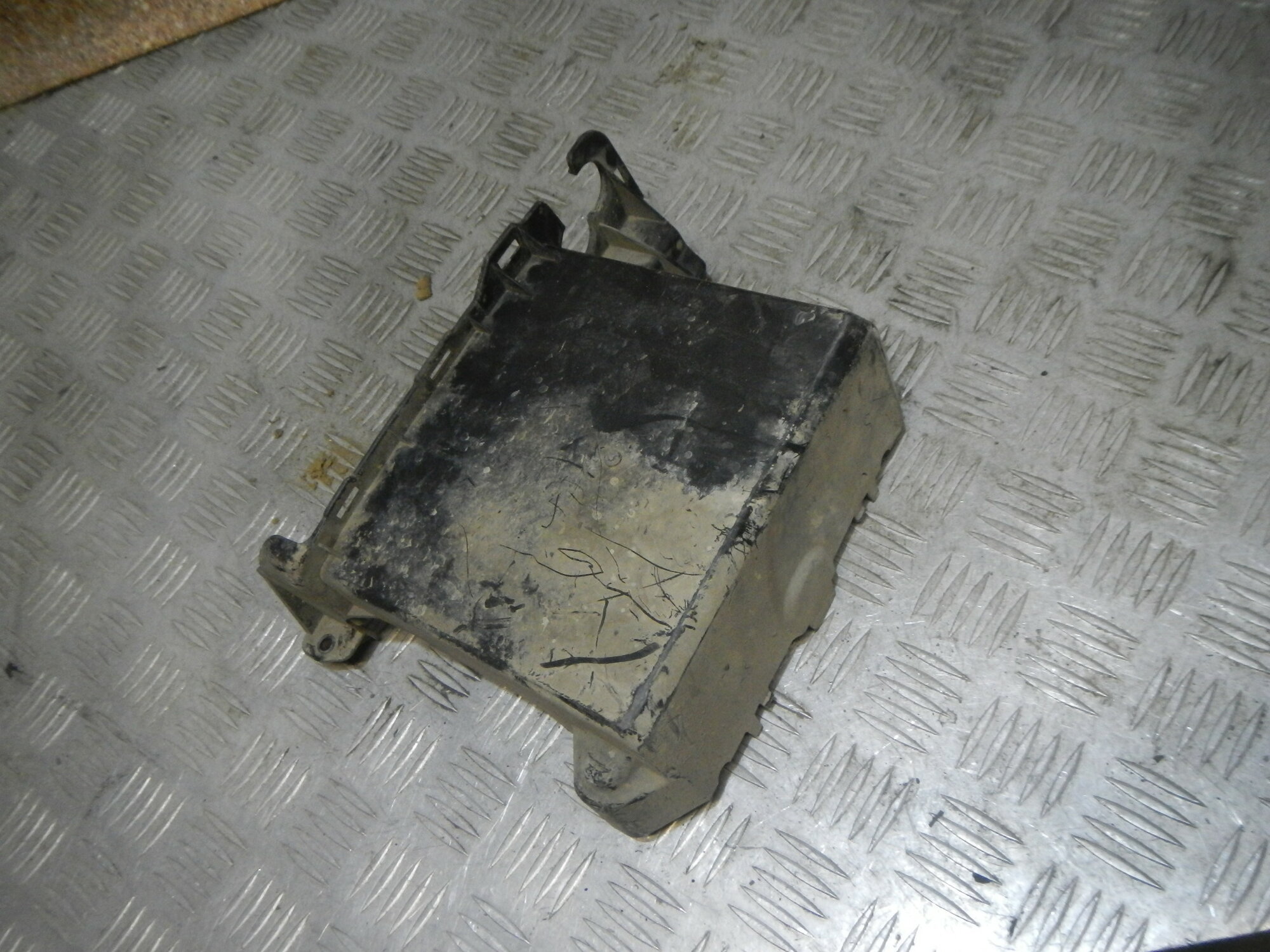 Б/У Крышка блока управления двигателем, Mazda (Мазда)-3 (BK) (02-09) MAZDA 3 (BK) (02-09) Без видимых повреждений. 50589...