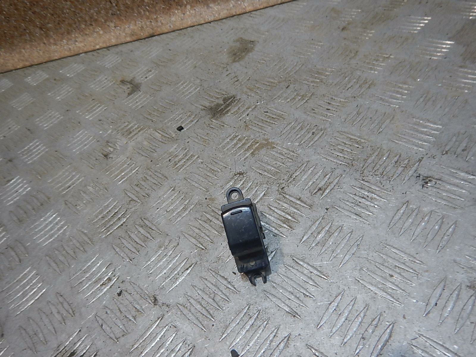 Б/У Кнопка стеклоподъемника, Nissan (Ниссан)-NOTE (E11) (06-) NISSAN NOTE (E11) (06-) Без видимых повреждений. 470554 NI...