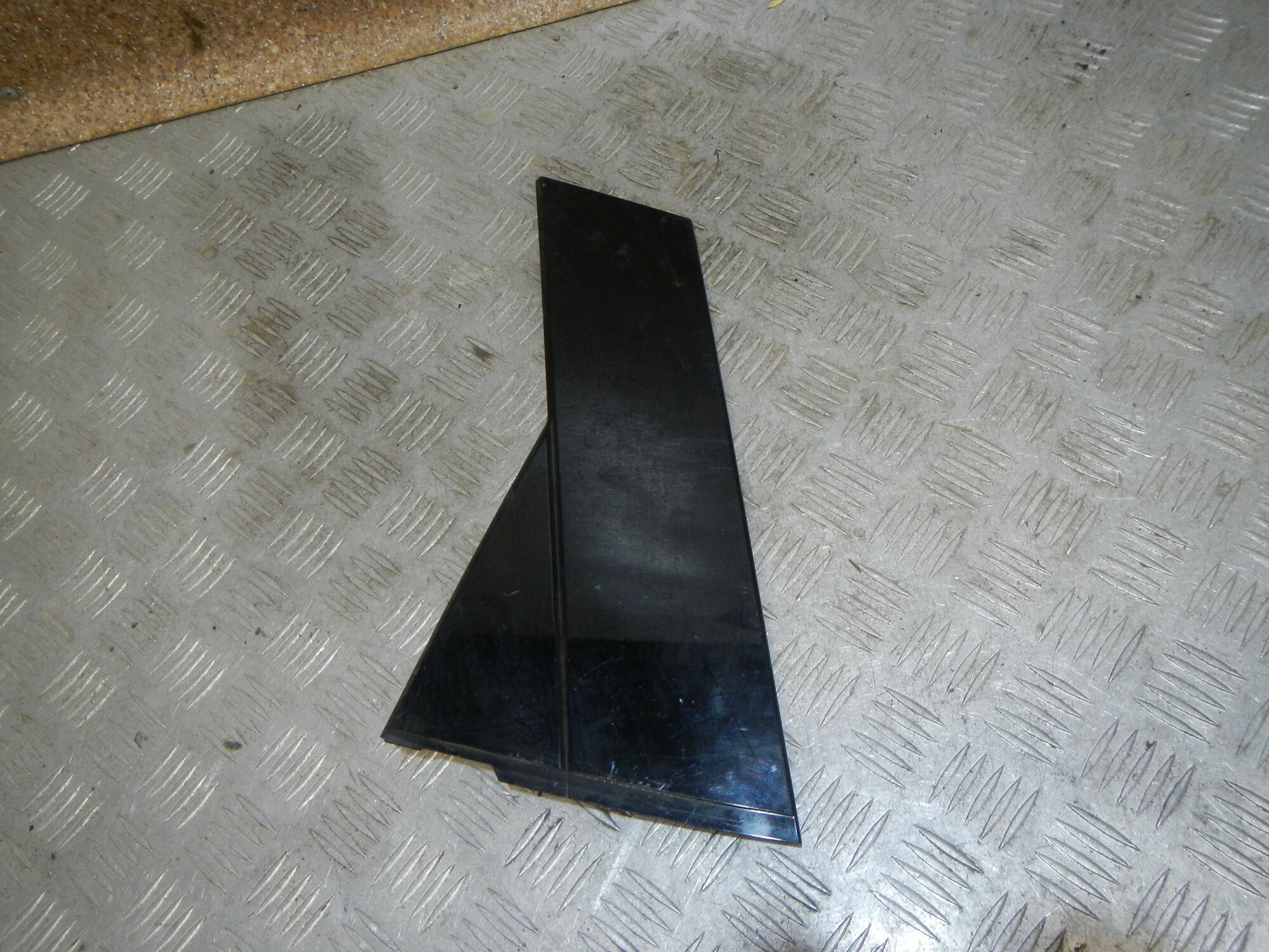 Б/У Накладка двери задней левой, Mazda (Мазда)-CX-5 (17-) MAZDA CX-5 (17-) Царапины, сломано крепление. 532099 MAZDA арт...