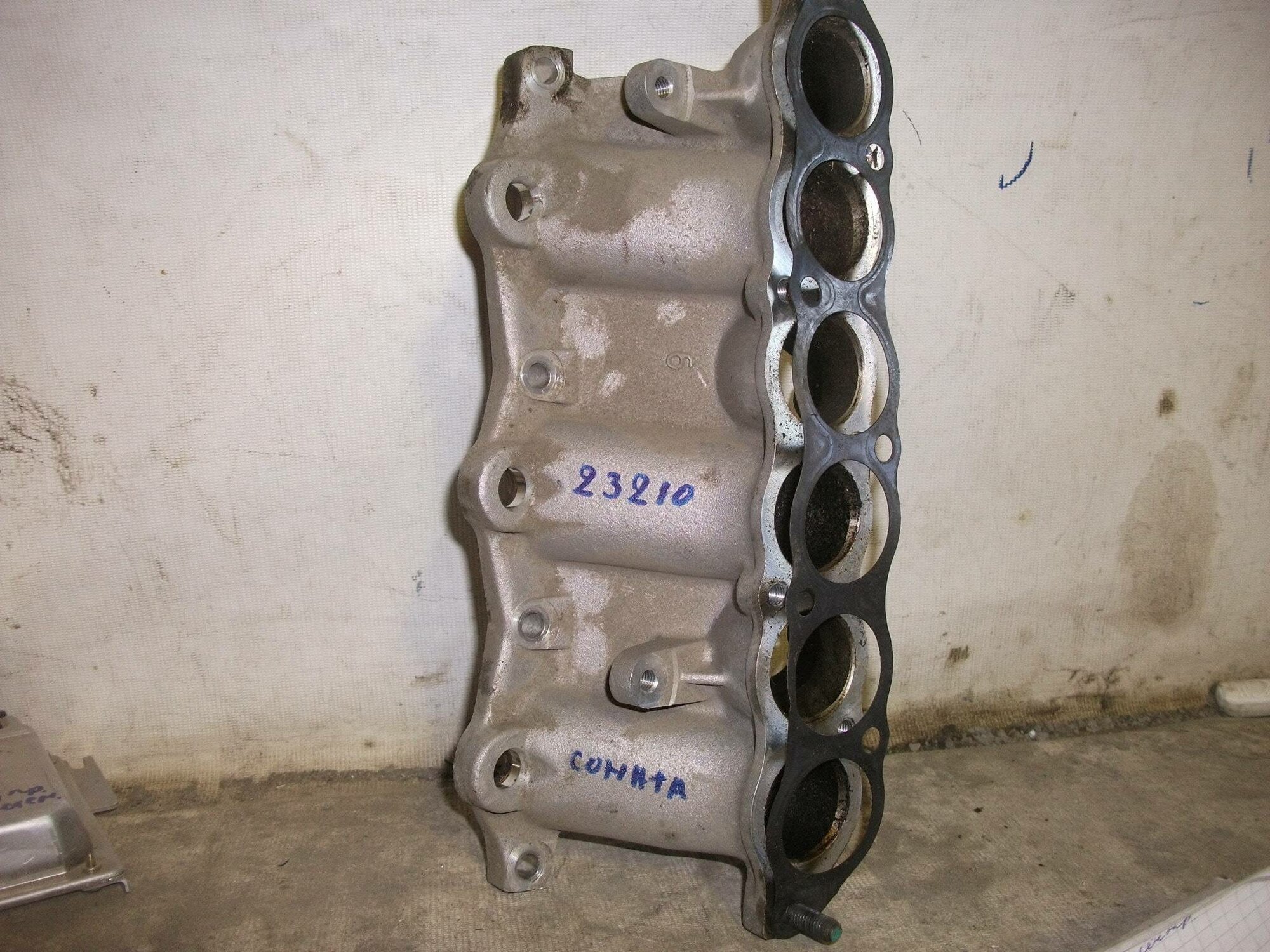 Б/У Коллектор впускной, Hyundai (Хендэ)-SONATA (01-) HYUNDAI SONATA (01-12) нижний 23210 Hyundai-KIA арт. 2831037270