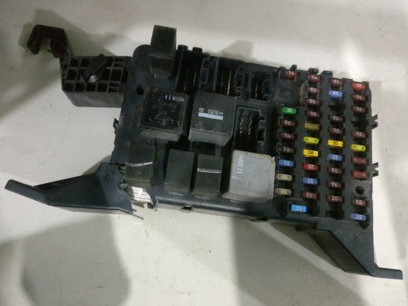 Б/У салонный Форд Мондео 3 Блок предохранителей Ford Mondeo 2000-2007 3 20687 FORD арт. 4S7T14A073AB