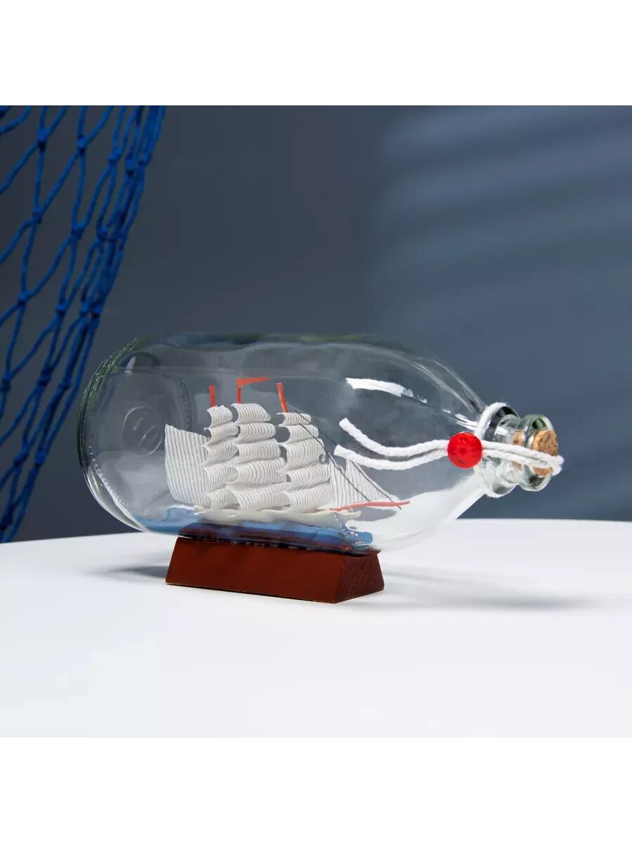 Корабль сувенирный в бутылке