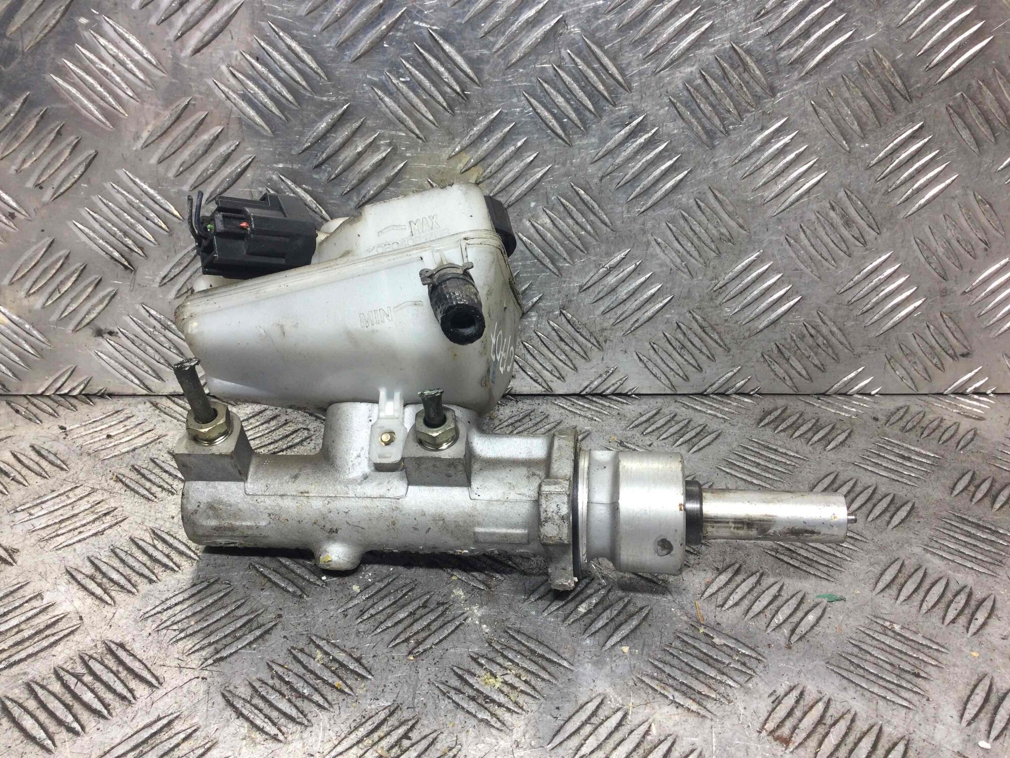 Б/У Цилиндр тормозной главный Ford Mondeo 3 поколение (2000-2003) 2001 г.