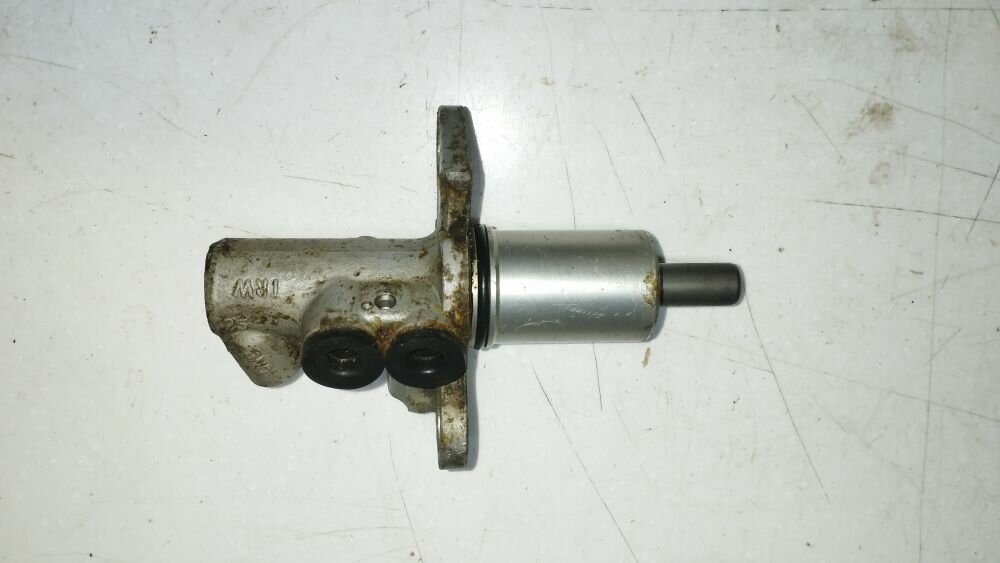 Цилиндр тормозной главный Audi A6 C5 8E0611021B