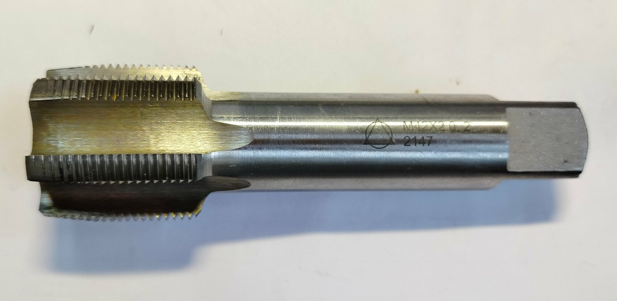 Метчик машинно-ручной М42x2,0 одинарный сквозной Р6М5 2621-2167 ГОСТ 3266-81