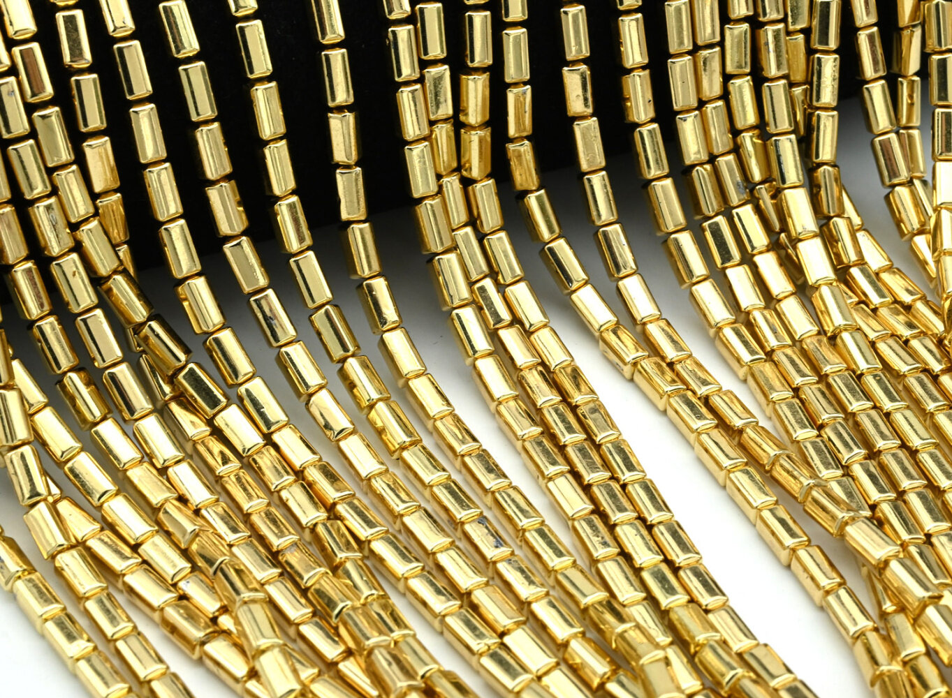 Бусины из гематита брусок 4*7мм цв. розовое золото, 40см, 50 бусин .