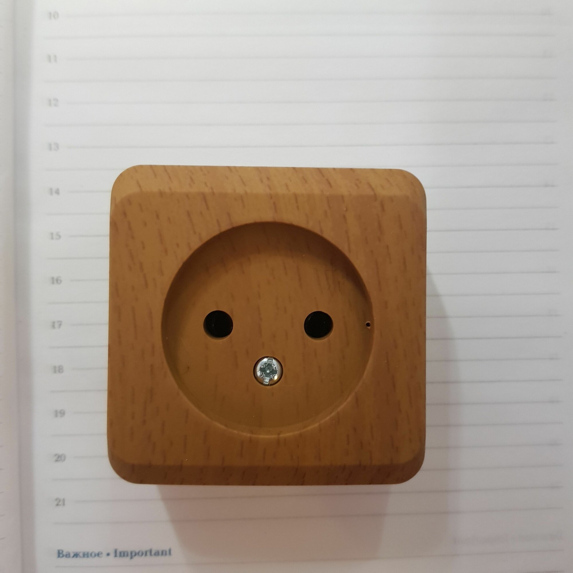 Розетка "Schneider Electric" Этюд без шторок, открытой установки, цвет бук