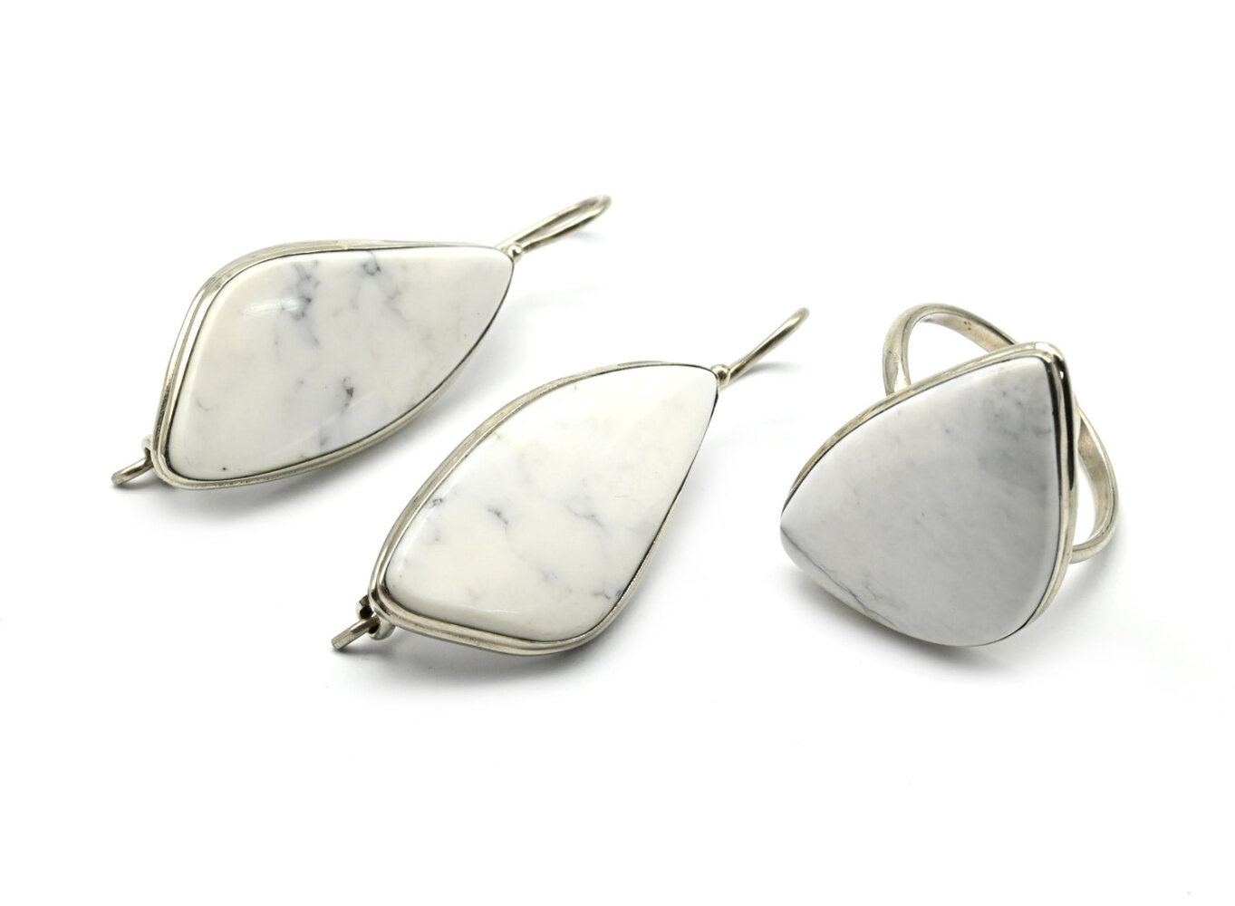 Комплект бижутерии: кольцо, серьги, кахолонг