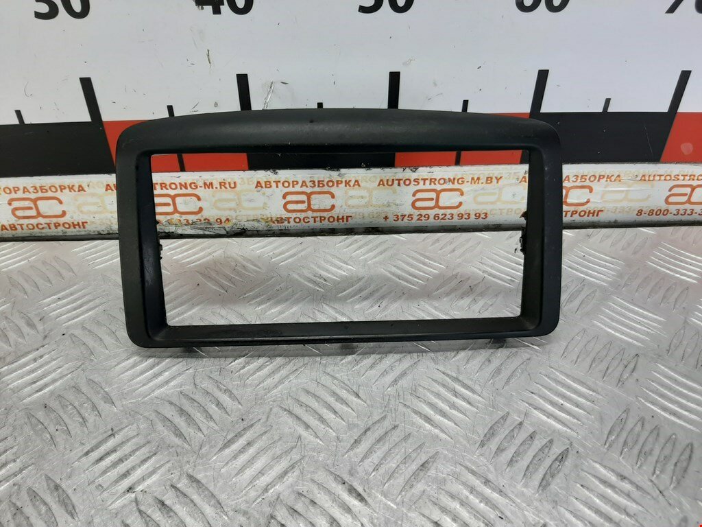 Рамка под магнитолу (под панель управления отопителем) Dodge Grand_Caravan 5 1RB55DX9AC арт. 753222