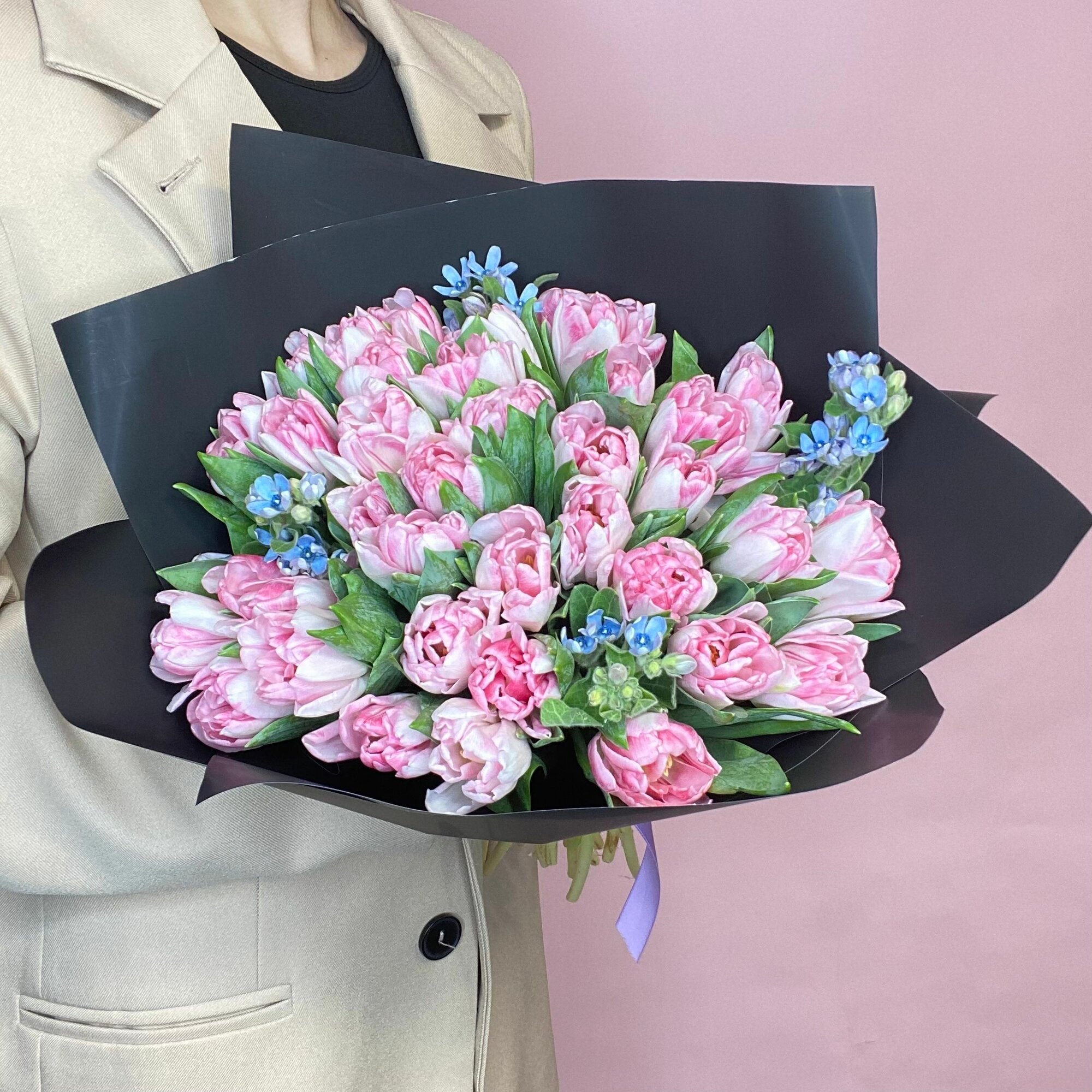 Нежный букет (тюльпан фокстрот 35 шт, оксипеталум 4шт.), высота букета 40 см