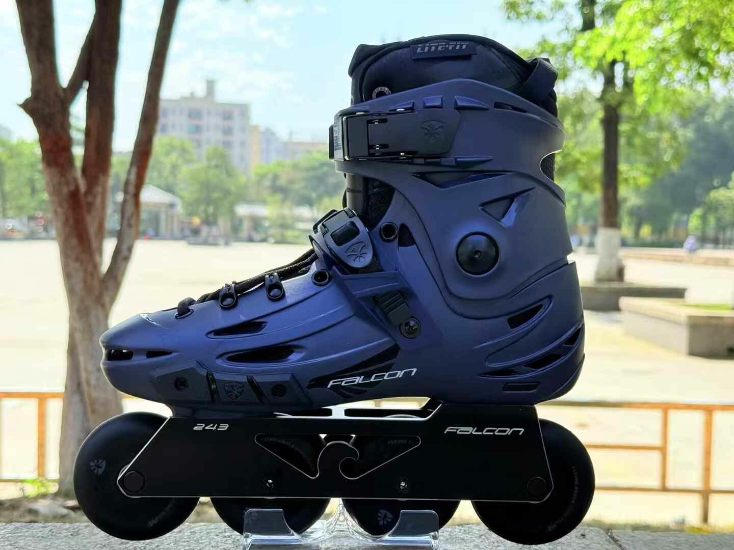 Роликовые коньки с жестким ботинком Flying Eagle F6S Falcon Pro. Синие. Размер 42RU(43EU).