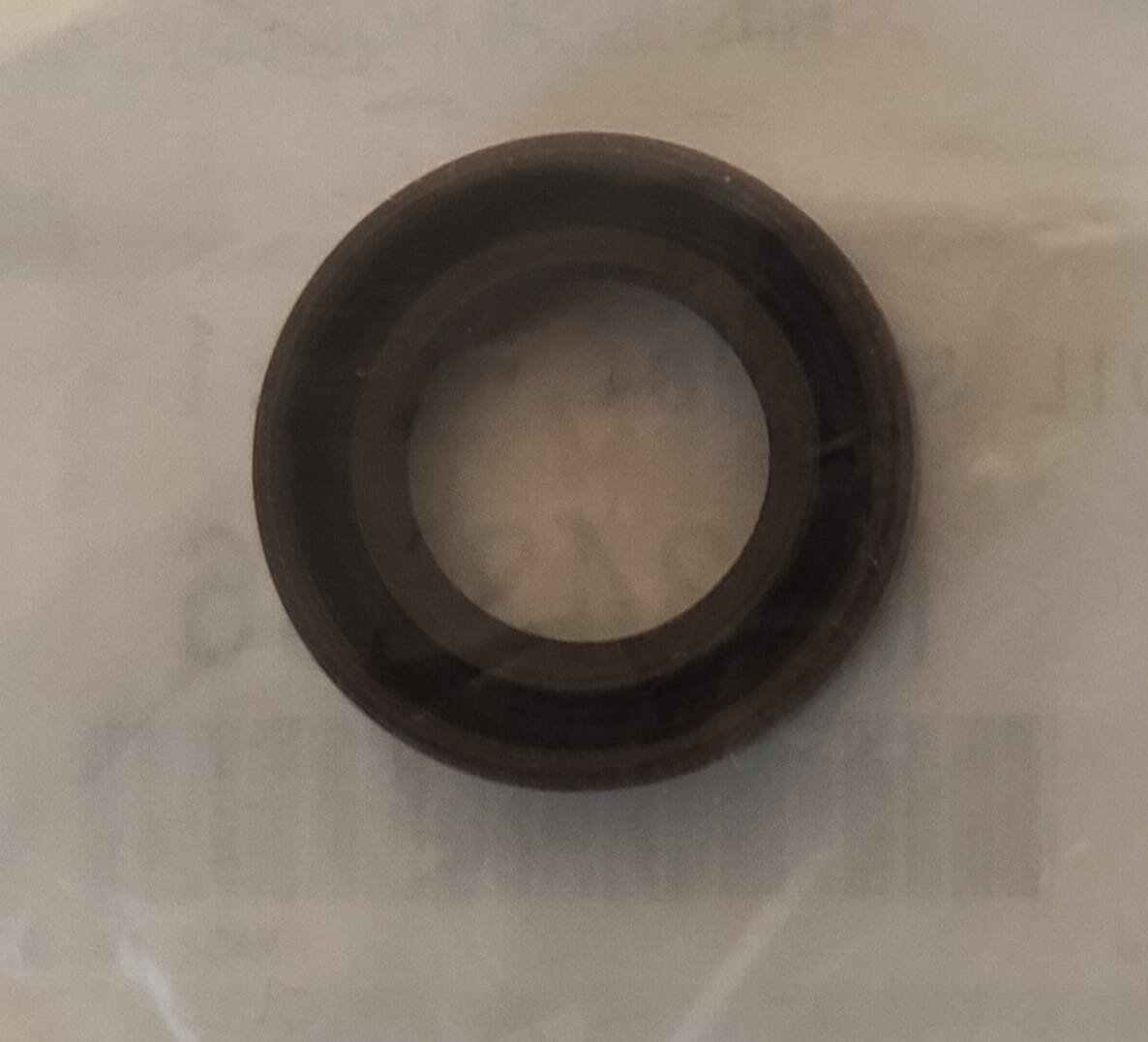 MITSUBISHI MD050605 Сальник балансировочного вала передней, правый MMC 4D56 (RH), Oil Pump 4G37 G63B, 3G81 3G83 KMD343566 MD069948