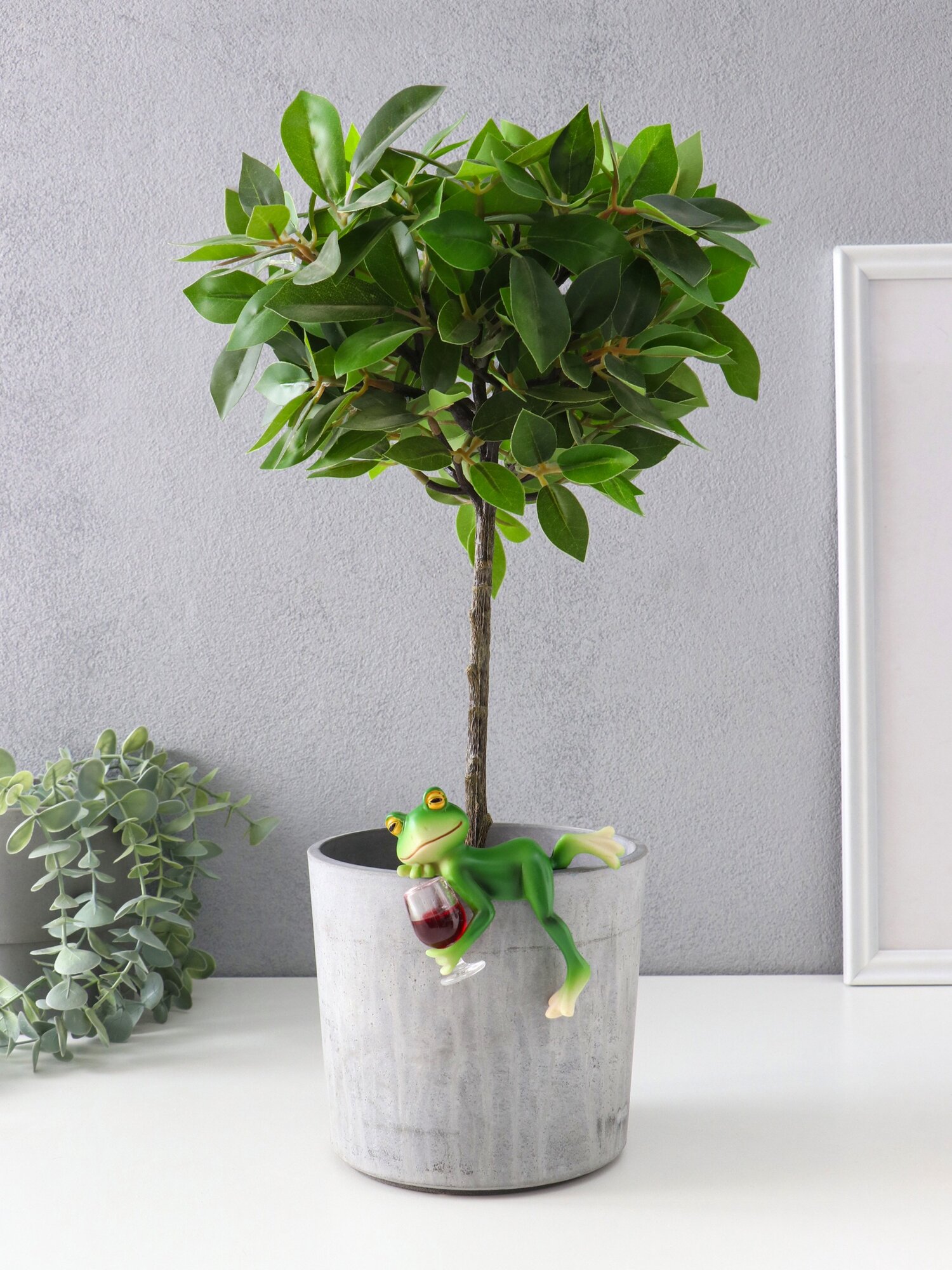 Декоративная подвесная фигурка «Лягушка с бокалом», 9х4х7 см.